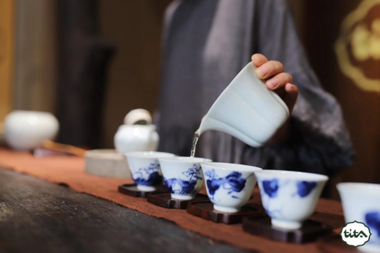 Hướng dẫn cách pha trà ngon với 7 bước chuẩn vị